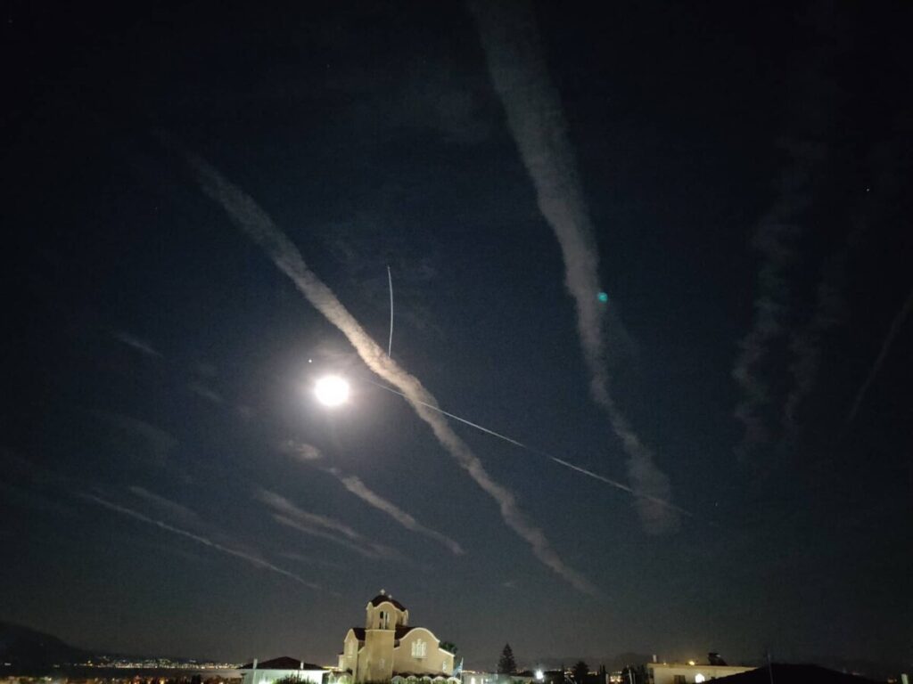 ΑΣ ΜΙΛΗΣΟΥΜΕ ΓΙΑ ΟΤΙ ΕΙΔΑΜΕ ΧΘΕΣ ΤΟ ΒΡΑΔΥ ΣΤΟ ΟΥΡΑΝΟ ΝΕΑ ΕΚΠΟΜΠΗ ...